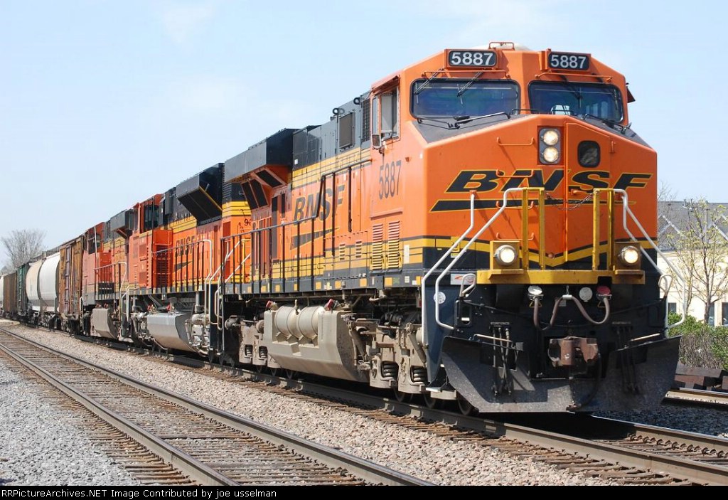 BNSF 5887